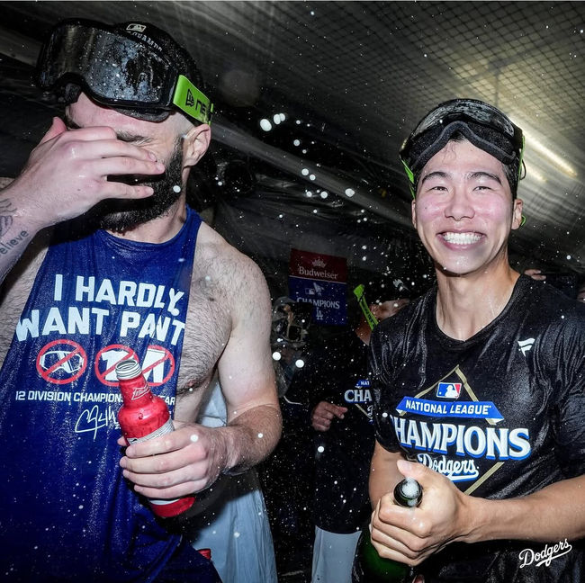 "Very good, I’m Happy"…'NLCS 0경기' 김혜성 샴페인 샤워만 하다가 가을이 끝나나, WS는 다를까 | 미주중앙일보