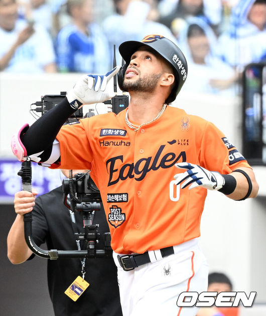 1차전 4출루→2차전 선제 홈런, 6주 임시직이었는데…리베라토 PS 임팩트, 내년에도 한화서 보나 [PO2] | 미주중앙일보