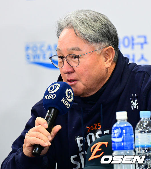 'FA 왜 샀나' 김경문 감독의 승부수, 72억 내야수→78억 투수도 제외시켰다…26년 만에 우승 기회, 냉정하고 냉정하다 | 미주중앙일보