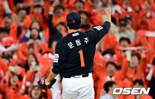 MOON의 선택은 문동주, 왜 'WS 선발' 류현진 제치고 1차전 선발로 결정됐나 | 미주중앙일보