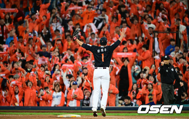 MOON의 선택은 문동주, 왜 'WS 선발' 류현진 제치고 1차전 선발로 결정됐나 | 미주중앙일보