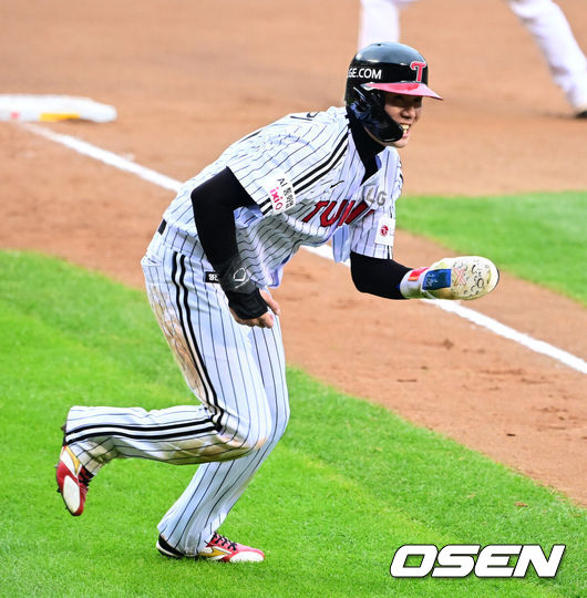 3루 주자 '꽈당' 미끄러졌는데…왜 홈으로 늦게 던졌나, 노시환 귀신 씌인 날 '한화 치명적 4실점 빅이닝 허용' [KS1] | 미주중앙일보