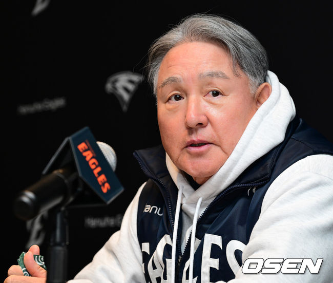 '17년 만에 KS 승리→10연패 탈출' 김경문 감독 "언제 이겼는지 기억도 안나, 선수들에게 고맙다" [KS3] | 미주중앙일보