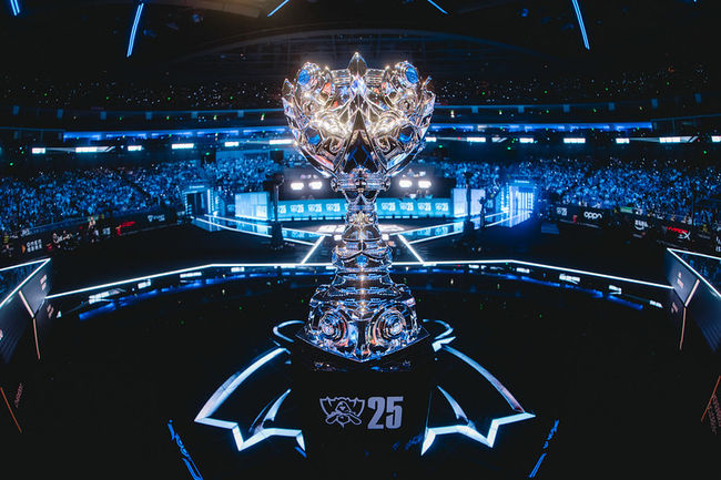 [롤드컵 리뷰] 3년만에 LCK 롤드컵 결승 내전 성사...'이통 맞수' KT-T1, 결승 격돌 | 미주중앙일보